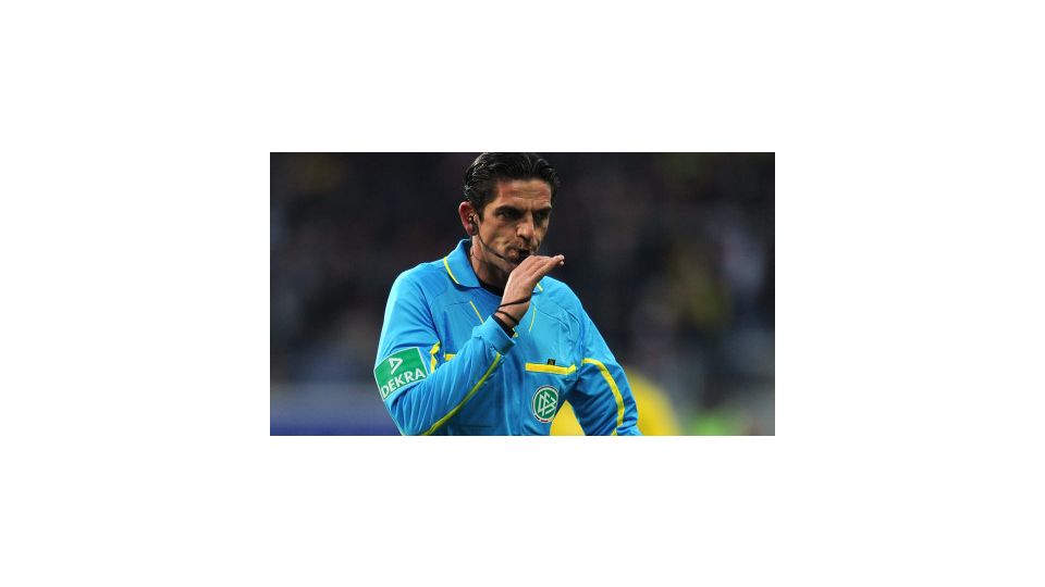 VfB Stuttgart | Deniz Aytekin pfeift