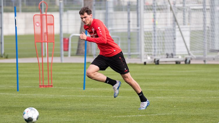 VfB Stuttgart | Pascal Stenzel zum Training