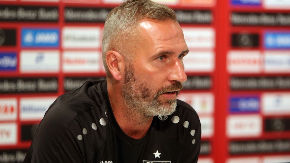 VfB Stuttgart | Tim Walter vor dem Pokalspiel in Rostock