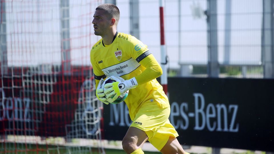 VfB Stuttgart | Fabian Bredlow zwischen Training und Testspiel gegen ...