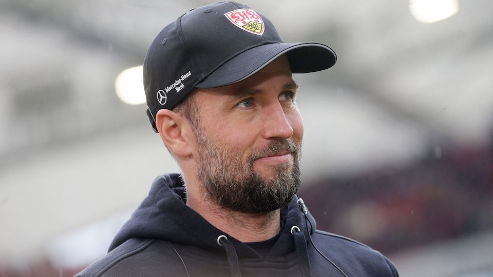 VfB Stuttgart | Sebastian Hoeneß vor FC Augsburg-VfB Stuttgart 2223