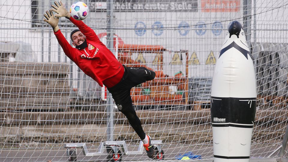 VfB Stuttgart | Fabian Bredlow vor VfB Stuttgart-RB Leipzig 2324