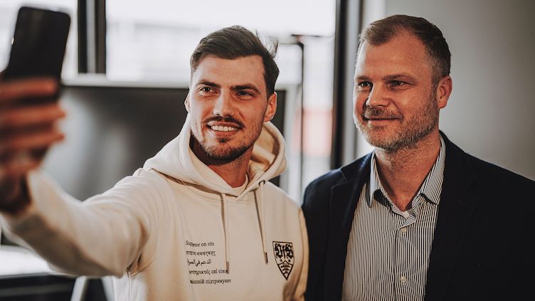 VfB Stuttgart | Vertragsverlängerung Pascal Stenzel