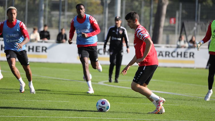 VfB Stuttgart | Thomas Kastanaras im Interview VfB Stuttgart | Thomas Kastanaras im Interview