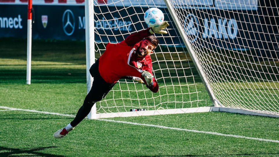 VfB Stuttgart | Fabian Bredlow vor DFB-Pokal-Halbfinale VfB Stuttgart ...