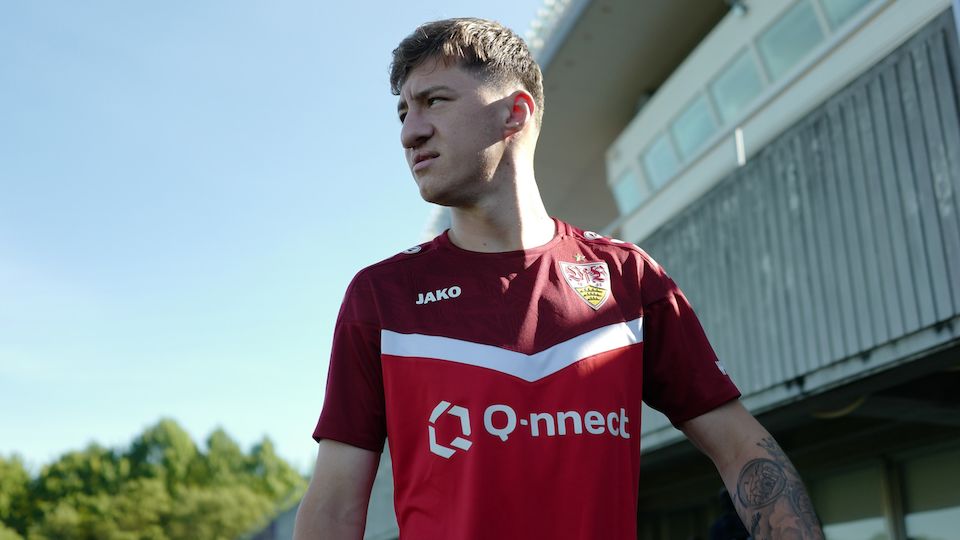 VfB Stuttgart | Angelo Stiller Ankunft im Trainingslager